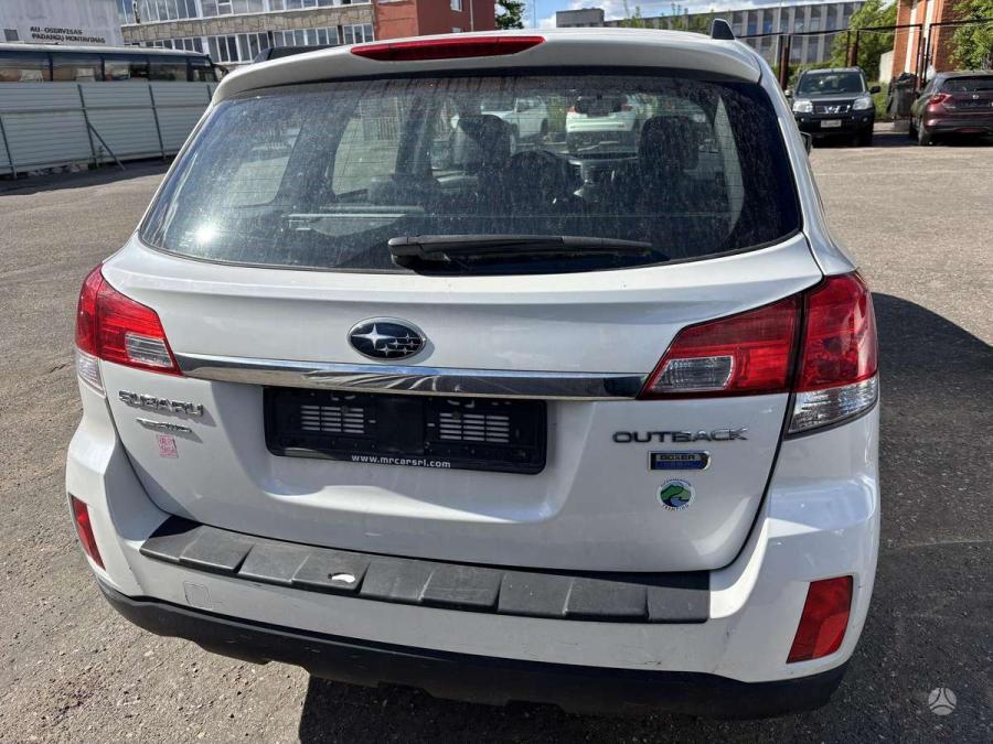 White Subaru Outback 2014 in Panevezys, with an engine capacity of 2.00 L and mileage of 243 thousand km for 2600 €, photo 8 on AUTOMOTO.COM.LV