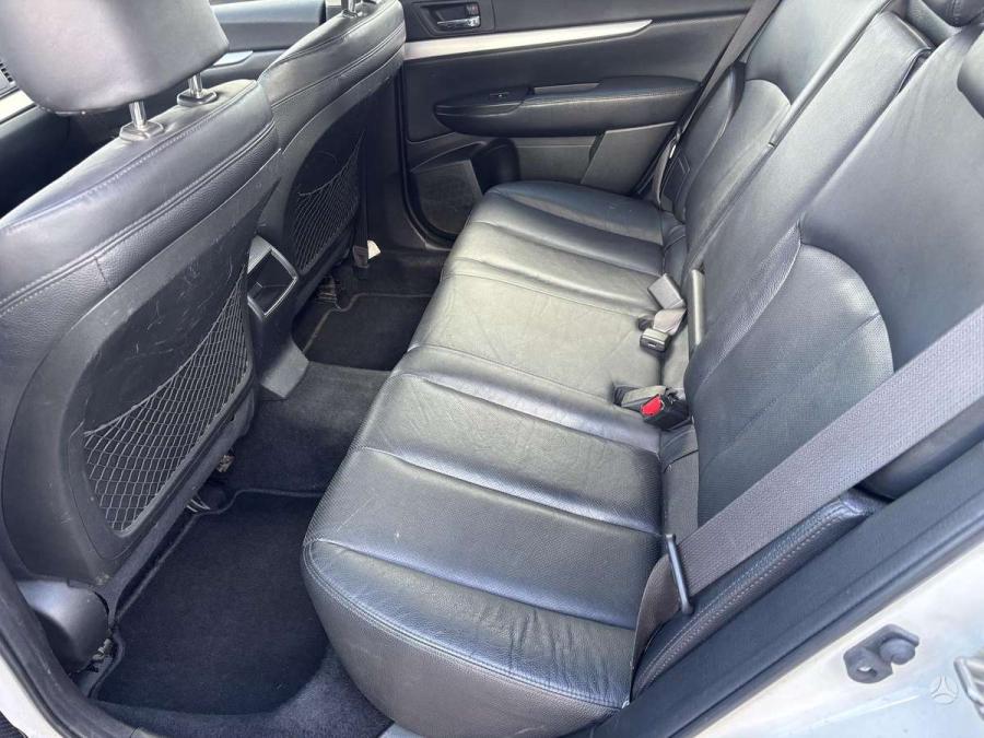 White Subaru Outback 2014 in Panevezys, with an engine capacity of 2.00 L and mileage of 243 thousand km for 2600 €, photo 12 on AUTOMOTO.COM.LV