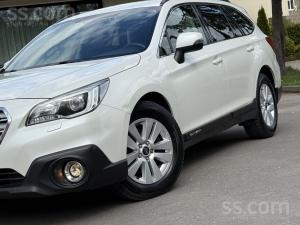 White Subaru Outback 2015 in Jurmala, with an engine capacity of 2.50 L and mileage of 250 thousand km for 8550 €, photo 4 on AUTOMOTO.COM.LV