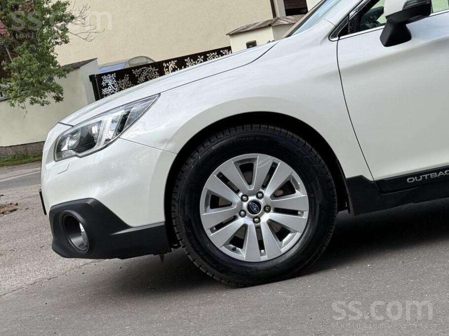 White Subaru Outback 2015 in Jurmala, with an engine capacity of 2.50 L and mileage of 250 thousand km for 8550 €, photo 6 on AUTOMOTO.COM.LV