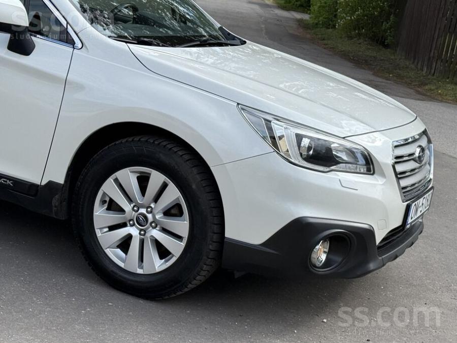 White Subaru Outback 2015 in Jurmala, with an engine capacity of 2.50 L and mileage of 250 thousand km for 8550 €, photo 10 on AUTOMOTO.COM.LV