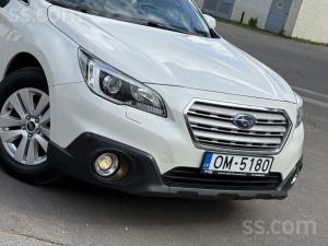 White Subaru Outback 2015 in Jurmala, with an engine capacity of 2.50 L and mileage of 250 thousand km for 8550 €, photo 12 on AUTOMOTO.COM.LV