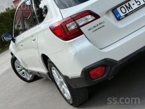White Subaru Outback 2015 in Jurmala, with an engine capacity of 2.50 L and mileage of 250 thousand km for 8550 €, photo 15 on AUTOMOTO.COM.LV
