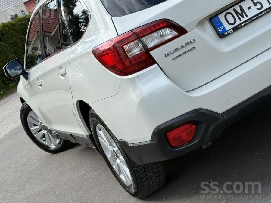 White Subaru Outback 2015 in Jurmala, with an engine capacity of 2.50 L and mileage of 250 thousand km for 8550 €, photo 15 on AUTOMOTO.COM.LV