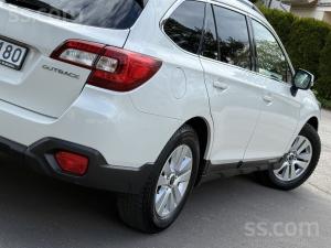 White Subaru Outback 2015 in Jurmala, with an engine capacity of 2.50 L and mileage of 250 thousand km for 8550 €, photo 18 on AUTOMOTO.COM.LV