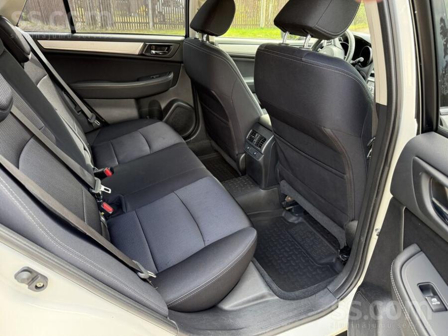 White Subaru Outback 2015 in Jurmala, with an engine capacity of 2.50 L and mileage of 250 thousand km for 8550 €, photo 22 on AUTOMOTO.COM.LV