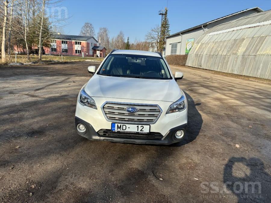 Белый Субару Аутбек 2015 в Огре, объемом двигателя 2.50 л и пробегом 132 тыс. км за 12200 €, фото 3 на AUTOMOTO.COM.LV