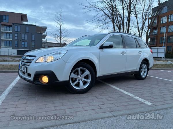 Белый Субару Аутбек 2015 в Таллин, объемом двигателя 2.50 л и пробегом 149 тыс. км за 12990 €, фото 1 на AUTOMOTO.COM.LV