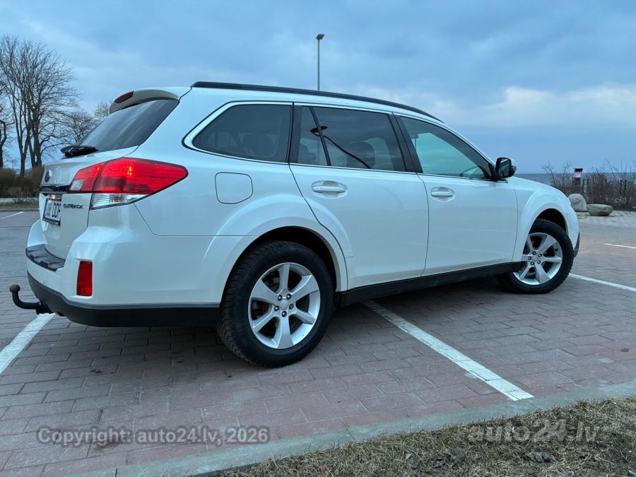 Balts Subaru Outback 2015 Tallina, ar dzinēja tilpumu 2.50 L un nobraukumu 149 tūkst. km par 12990 €, foto 3 vietnē AUTOMOTO.COM.LV