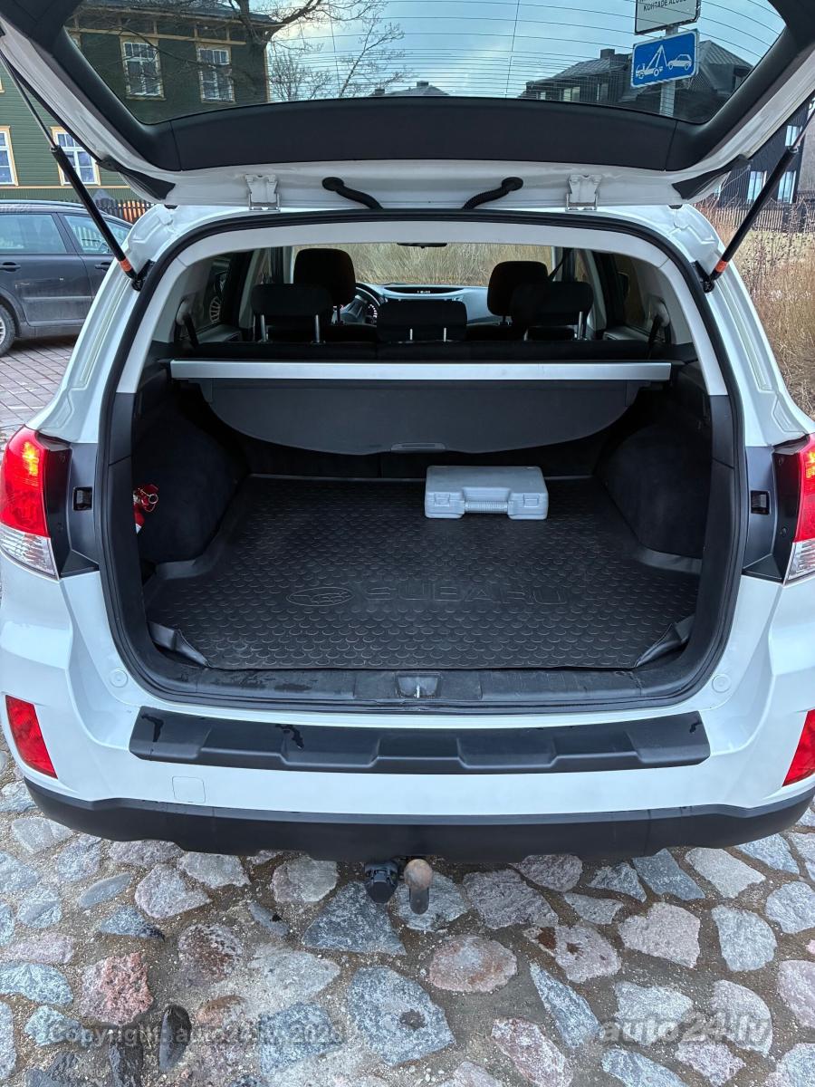 Balts Subaru Outback 2015 Tallina, ar dzinēja tilpumu 2.50 L un nobraukumu 149 tūkst. km par 12990 €, foto 9 vietnē AUTOMOTO.COM.LV
