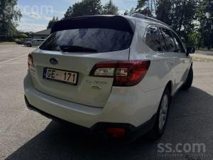 White Subaru Outback 2015 in Riga, with an engine capacity of 2.00 L and mileage of 278 thousand km for 10500 €, photo 8 on AUTOMOTO.COM.LV
