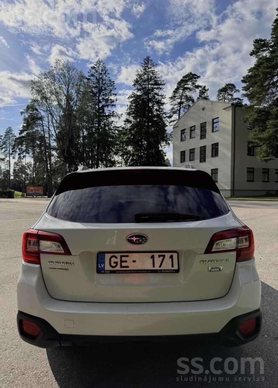 White Subaru Outback 2015 in Riga, with an engine capacity of 2.00 L and mileage of 278 thousand km for 10500 €, photo 9 on AUTOMOTO.COM.LV