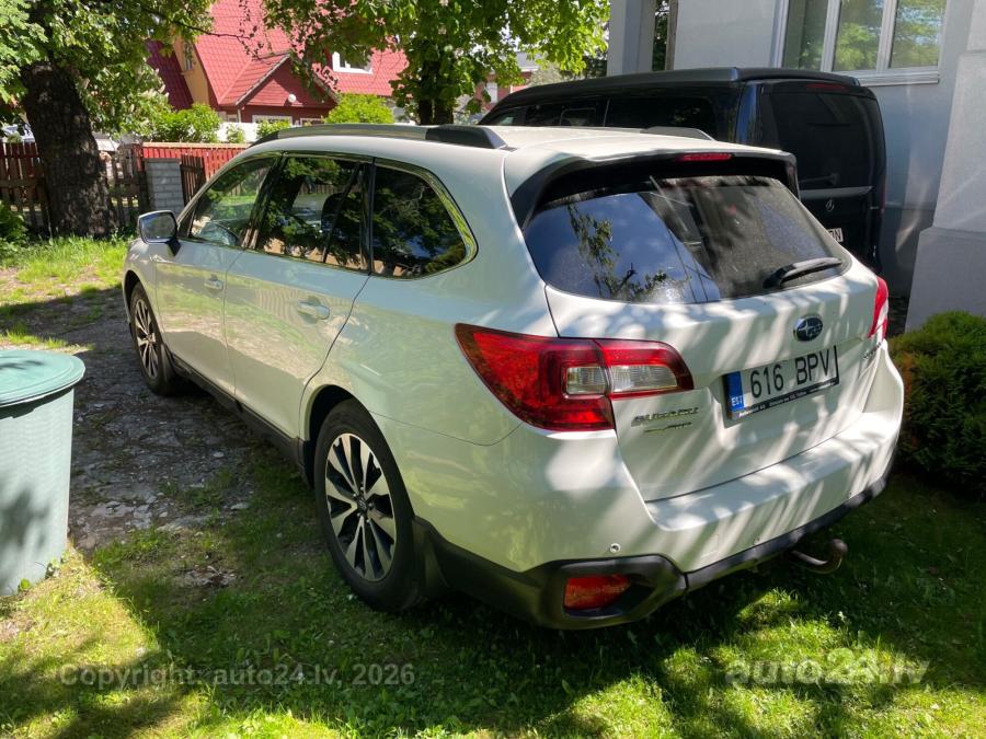 White Subaru Outback 2016 in Tallinn, with an engine capacity of 2.50 L and mileage of 379 thousand km for 6500 €, photo 4 on AUTOMOTO.COM.LV