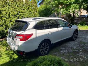 White Subaru Outback 2016 in Tallinn, with an engine capacity of 2.50 L and mileage of 379 thousand km for 6500 €, photo 5 on AUTOMOTO.COM.LV