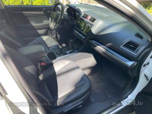 White Subaru Outback 2016 in Tallinn, with an engine capacity of 2.50 L and mileage of 379 thousand km for 6500 €, photo 6 on AUTOMOTO.COM.LV
