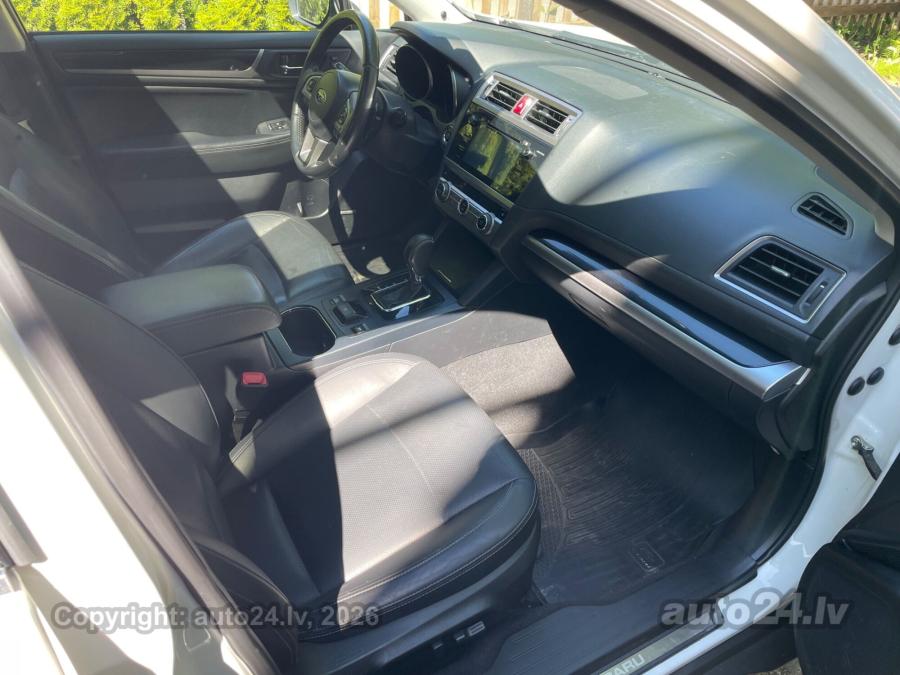 White Subaru Outback 2016 in Tallinn, with an engine capacity of 2.50 L and mileage of 379 thousand km for 6500 €, photo 6 on AUTOMOTO.COM.LV