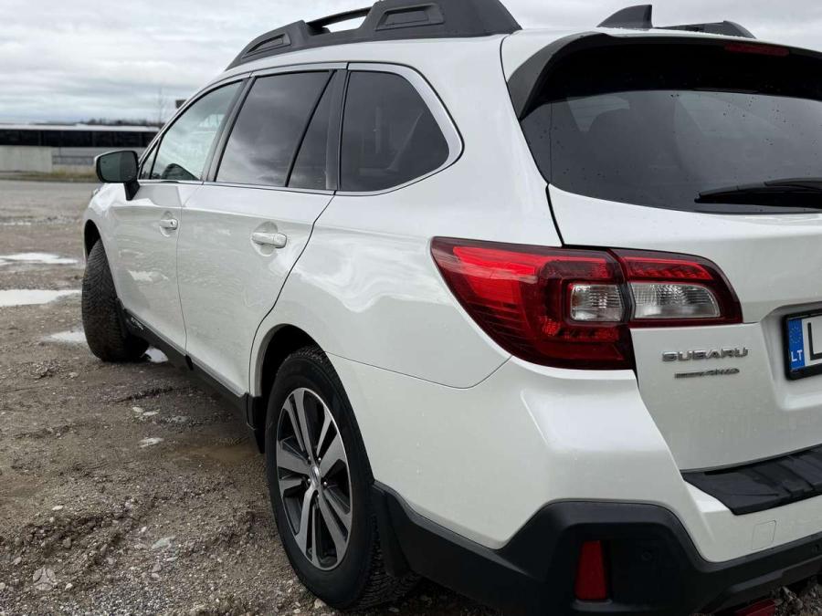 White Subaru Outback 2018 in Plunge, with an engine capacity of 3.63 L and mileage of 154 thousand km for 18500 €, photo 2 on AUTOMOTO.COM.LV
