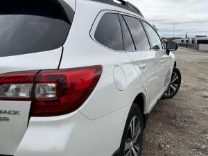 White Subaru Outback 2018 in Plunge, with an engine capacity of 3.63 L and mileage of 154 thousand km for 18500 €, photo 3 on AUTOMOTO.COM.LV