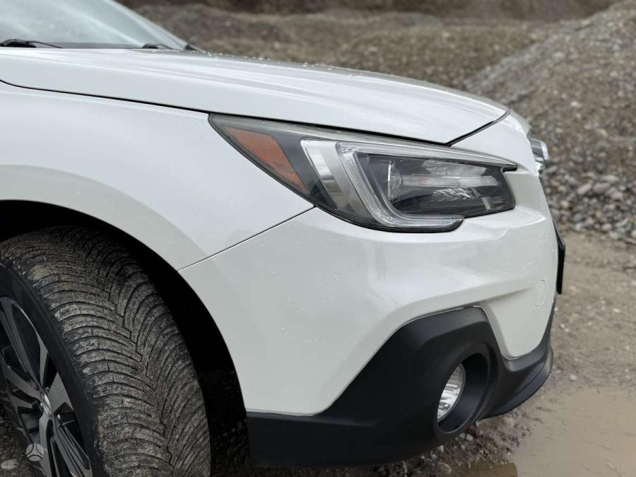 White Subaru Outback 2018 in Plunge, with an engine capacity of 3.63 L and mileage of 154 thousand km for 18500 €, photo 4 on AUTOMOTO.COM.LV