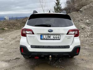 White Subaru Outback 2018 in Plunge, with an engine capacity of 3.63 L and mileage of 154 thousand km for 18500 €, photo 10 on AUTOMOTO.COM.LV