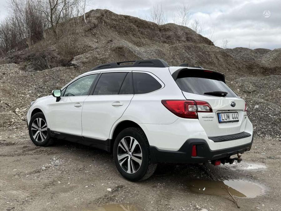 White Subaru Outback 2018 in Plunge, with an engine capacity of 3.63 L and mileage of 154 thousand km for 18500 €, photo 11 on AUTOMOTO.COM.LV
