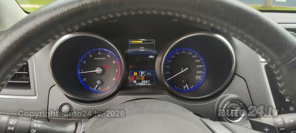 White Subaru Outback 2018 in Tallinn, with an engine capacity of 2.50 L and mileage of 179 thousand km for 17000 €, photo 6 on AUTOMOTO.COM.LV