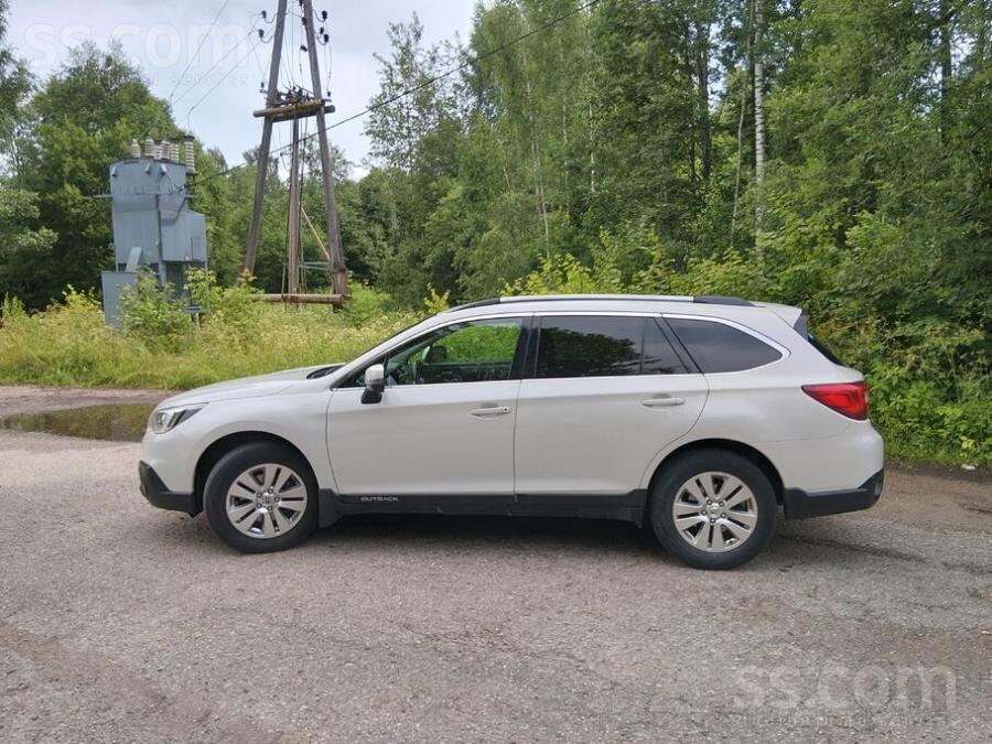 White Subaru Outback 2018 in Daugavpils, with an engine capacity of 2.00 L and mileage of 192 thousand km for 9200 €, photo 3 on AUTOMOTO.COM.LV