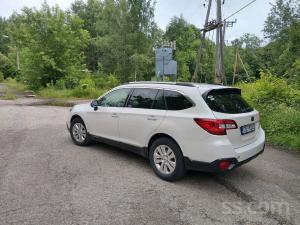 White Subaru Outback 2018 in Daugavpils, with an engine capacity of 2.00 L and mileage of 192 thousand km for 9200 €, photo 4 on AUTOMOTO.COM.LV