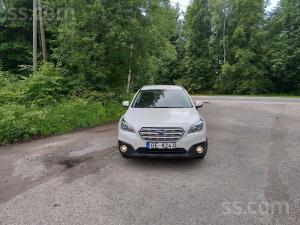 White Subaru Outback 2018 in Daugavpils, with an engine capacity of 2.00 L and mileage of 192 thousand km for 9200 €, photo 5 on AUTOMOTO.COM.LV