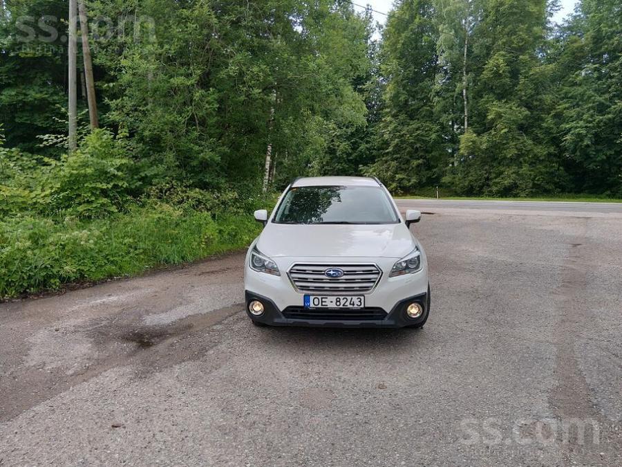 White Subaru Outback 2018 in Daugavpils, with an engine capacity of 2.00 L and mileage of 192 thousand km for 9200 €, photo 5 on AUTOMOTO.COM.LV