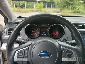 White Subaru Outback 2018 in Daugavpils, with an engine capacity of 2.00 L and mileage of 192 thousand km for 9200 €, photo 8 on AUTOMOTO.COM.LV
