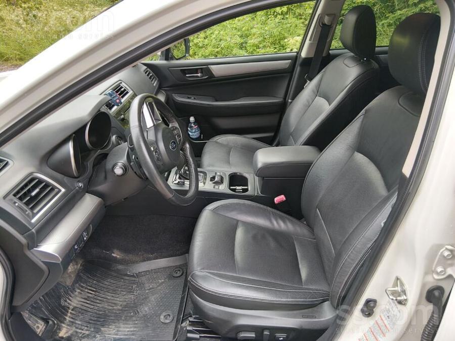 White Subaru Outback 2018 in Daugavpils, with an engine capacity of 2.00 L and mileage of 192 thousand km for 9200 €, photo 9 on AUTOMOTO.COM.LV