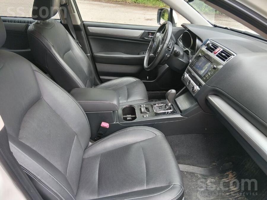 White Subaru Outback 2018 in Daugavpils, with an engine capacity of 2.00 L and mileage of 192 thousand km for 9200 €, photo 10 on AUTOMOTO.COM.LV