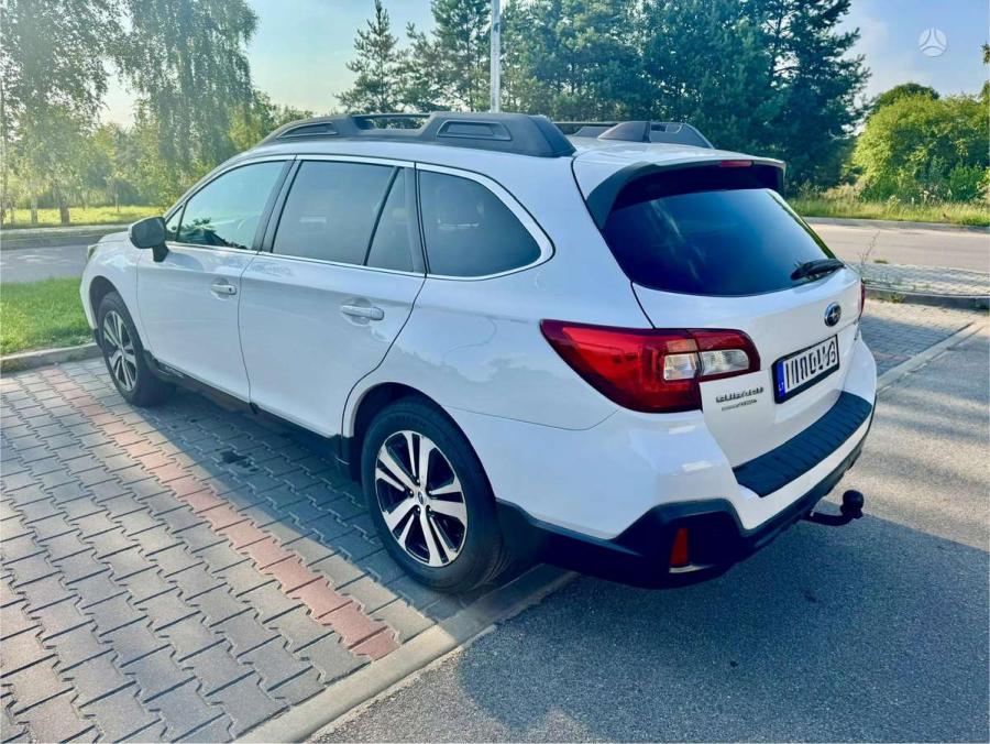 White Subaru Outback 2018 in Vilnius, with an engine capacity of 2.50 L and mileage of 168 thousand km for 16800 €, photo 6 on AUTOMOTO.COM.LV