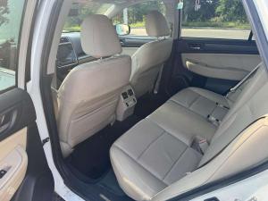 White Subaru Outback 2018 in Vilnius, with an engine capacity of 2.50 L and mileage of 168 thousand km for 16800 €, photo 8 on AUTOMOTO.COM.LV