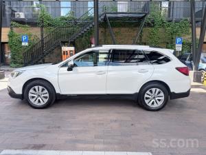 White Subaru Outback 2018 in Riga, with an engine capacity of 2.50 L and mileage of 160 thousand km for 15500 €, photo 4 on AUTOMOTO.COM.LV