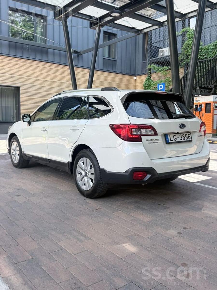 White Subaru Outback 2018 in Riga, with an engine capacity of 2.50 L and mileage of 160 thousand km for 15500 €, photo 5 on AUTOMOTO.COM.LV