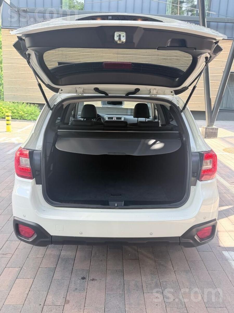 White Subaru Outback 2018 in Riga, with an engine capacity of 2.50 L and mileage of 160 thousand km for 15500 €, photo 7 on AUTOMOTO.COM.LV