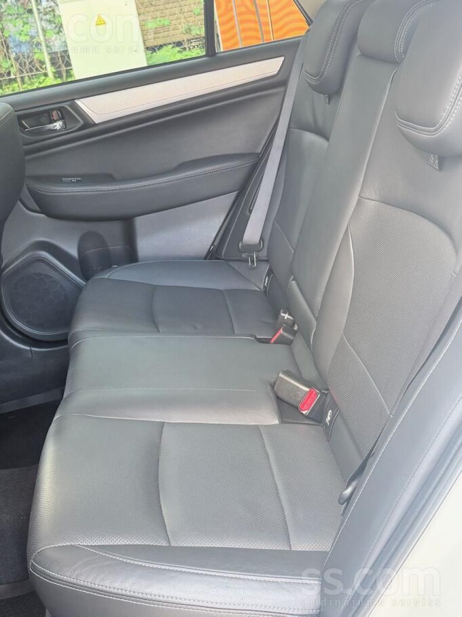 White Subaru Outback 2018 in Riga, with an engine capacity of 2.50 L and mileage of 160 thousand km for 15500 €, photo 16 on AUTOMOTO.COM.LV