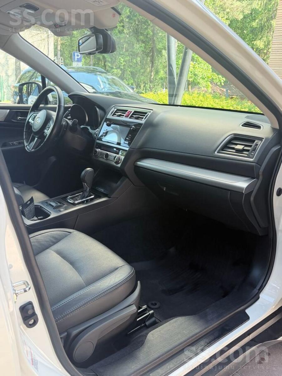 White Subaru Outback 2018 in Riga, with an engine capacity of 2.50 L and mileage of 160 thousand km for 15500 €, photo 18 on AUTOMOTO.COM.LV