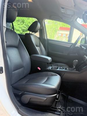 White Subaru Outback 2018 in Riga, with an engine capacity of 2.50 L and mileage of 160 thousand km for 15500 €, photo 19 on AUTOMOTO.COM.LV