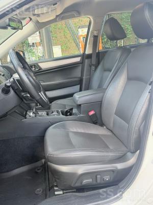 White Subaru Outback 2018 in Riga, with an engine capacity of 2.50 L and mileage of 160 thousand km for 15500 €, photo 21 on AUTOMOTO.COM.LV
