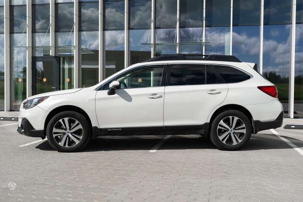 Subaru Outback 2018 Viļņa vietnē Balts Subaru Outback 2018 Viļņa, ar dzinēja tilpumu 3.63 L un nobraukumu 170 tūkst. km par 14999 €, foto 4 vietnē AUTOMOTO.COM.LV