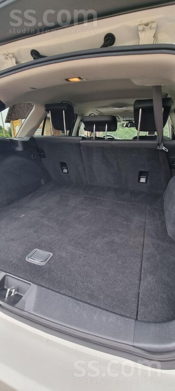 White Subaru Outback 2019 in Cesis, with an engine capacity of 2.50 L and mileage of 104 thousand km for 19800 €, photo 10 on AUTOMOTO.COM.LV