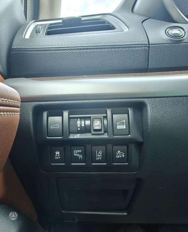 White Subaru Outback 2019 in Siauliai, with an engine capacity of 3.60 L and mileage of 150 thousand km for 16600 €, photo 7 on AUTOMOTO.COM.LV