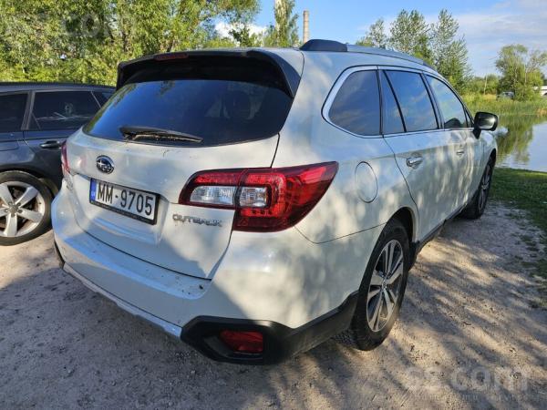 White Subaru Outback 2020 in Riga, with an engine capacity of 2.50 L and mileage of 63 thousand km for 24950 €, photo 3 on AUTOMOTO.COM.LV