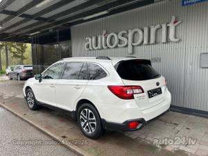 White Subaru Outback 2020 in Tallinn, with an engine capacity of 2.50 L and mileage of 102 thousand km for 19990 €, photo 4 on AUTOMOTO.COM.LV