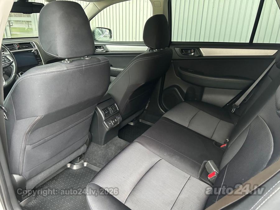White Subaru Outback 2020 in Tallinn, with an engine capacity of 2.50 L and mileage of 102 thousand km for 19990 €, photo 8 on AUTOMOTO.COM.LV