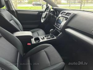 White Subaru Outback 2020 in Tallinn, with an engine capacity of 2.50 L and mileage of 102 thousand km for 19990 €, photo 9 on AUTOMOTO.COM.LV