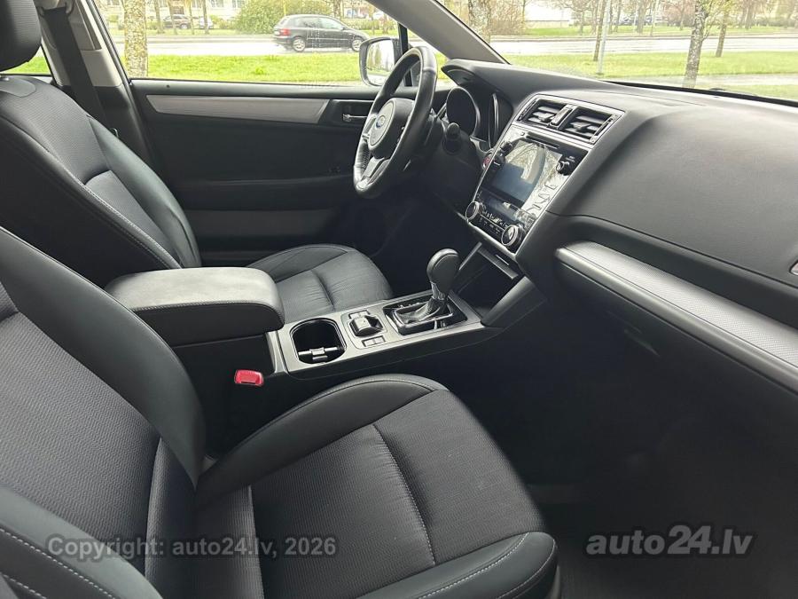 White Subaru Outback 2020 in Tallinn, with an engine capacity of 2.50 L and mileage of 102 thousand km for 19990 €, photo 9 on AUTOMOTO.COM.LV